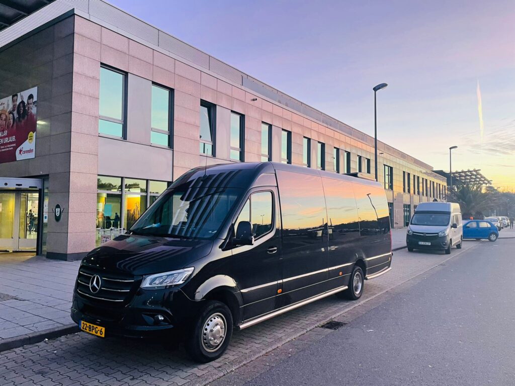 Coach hire Amsterdam | Hire a VIP coach | Mini bus hire